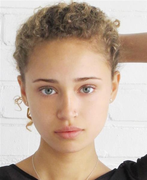 Classify English model Ella-Rae Smith