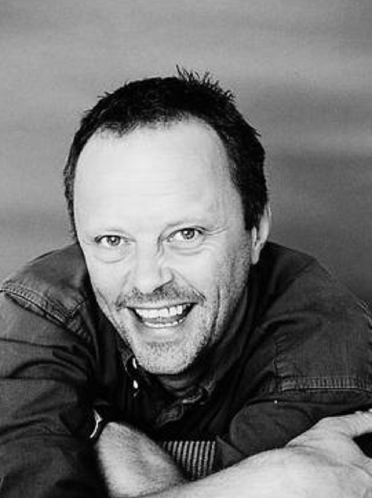 Robert Llewellyn | United Agents